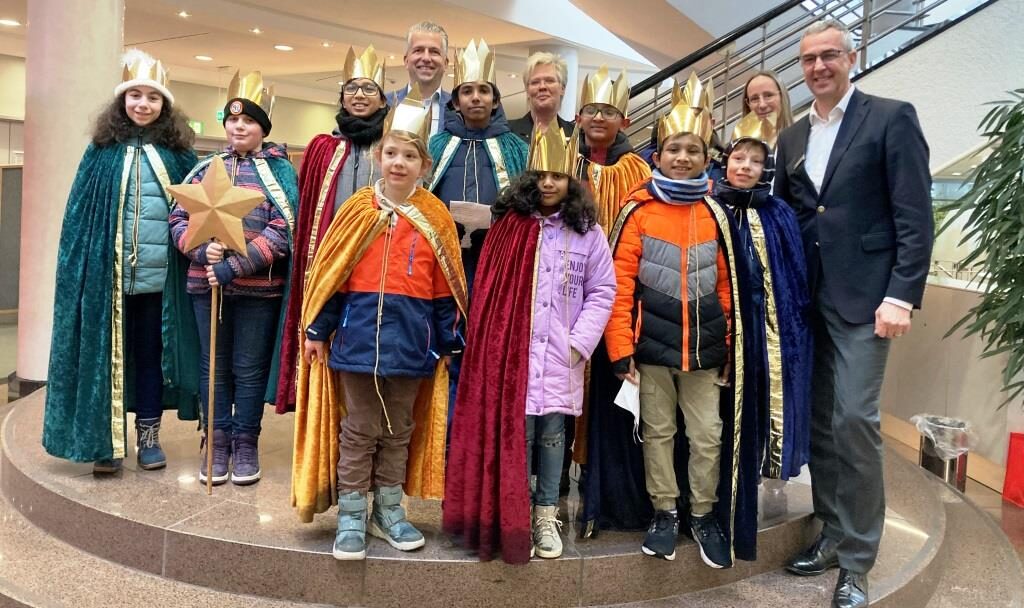 Sternsinger besuchen die Sparkasse Hanau - Erlensee Aktuell